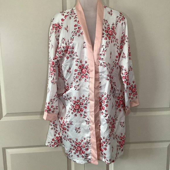 Morgan Lane | Intimates & Sleepwear | Morgan Lane X Fabfitfun Robe ...